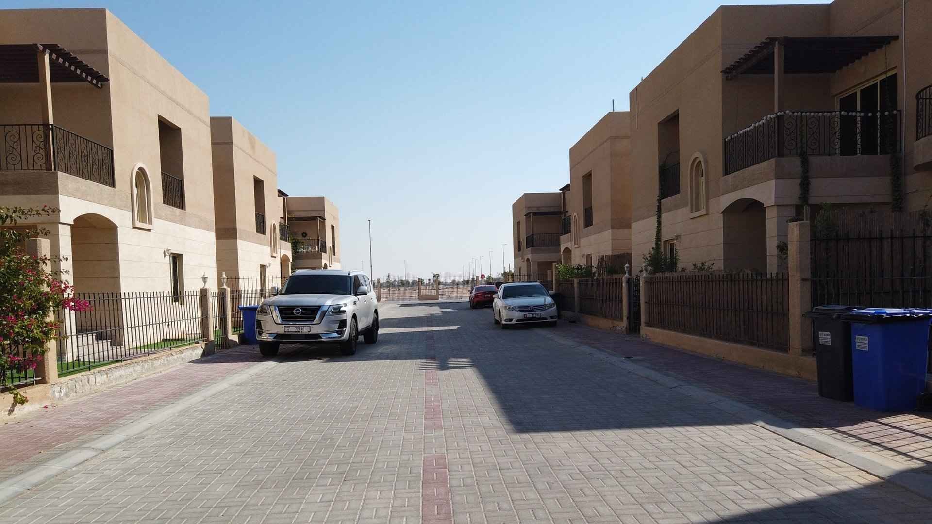Al Rabiah Compound in Khalifa Street, Abu Dhabi, UAE № 200945: prices ...